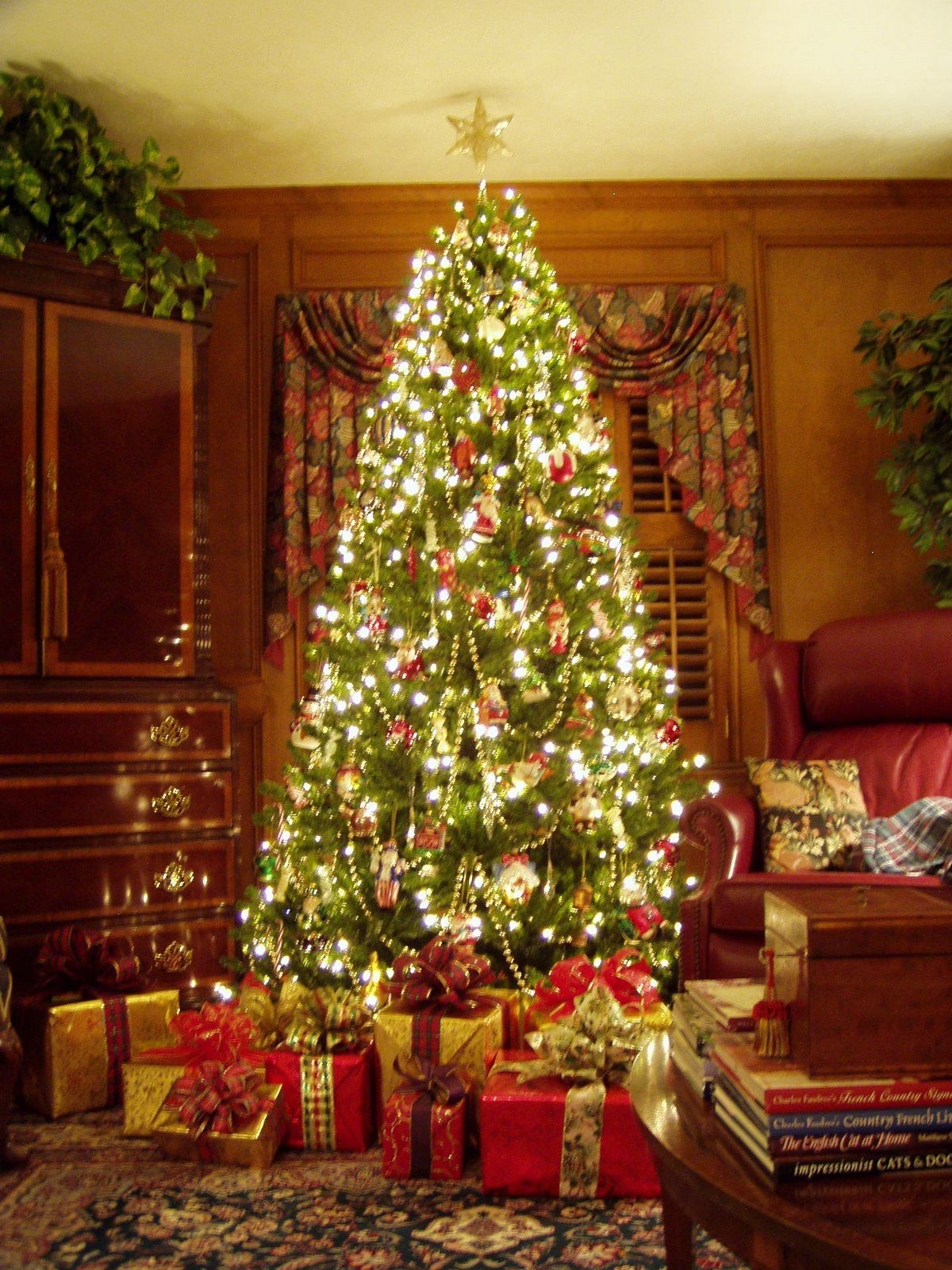 Christmas Decorations: Baubles & Tree Trims to Elevate Your Festive ...