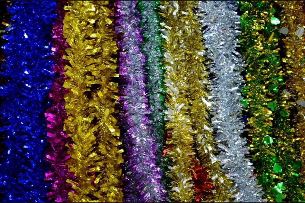 Christmas Ornaments & Tree Trims: The Heart of Holiday Decorating - UK ...